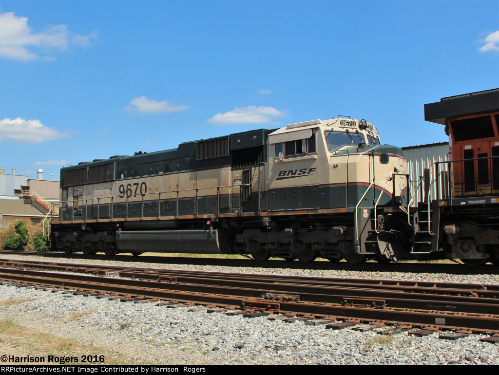 BNSF SD70MAC